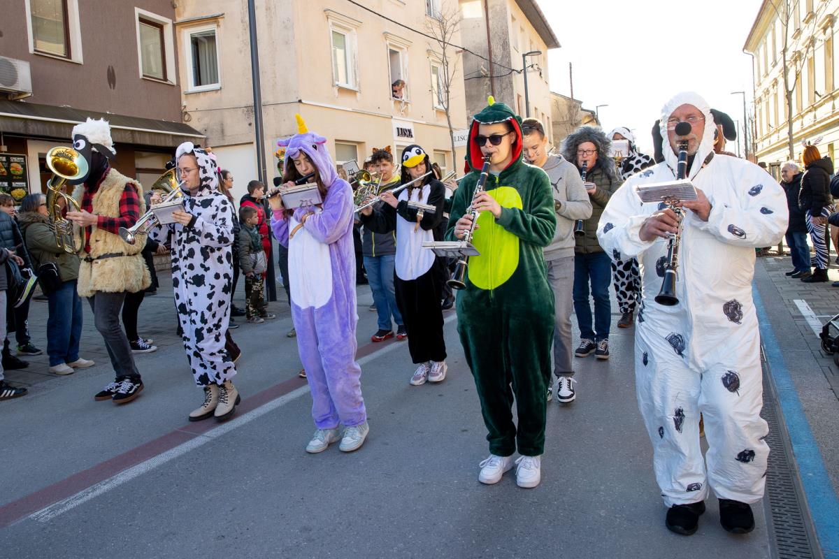 Navdušila vas je 52. pustna povorka - postojna.si